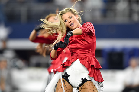 Dallas Cowboys Cheerleaders Perform During Halftime Editorial Stock ...
