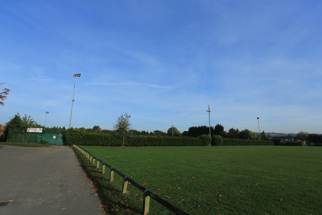 __COUNT__ imágenes de Merstham FC, FA Cup, Football, Weldon Way ...