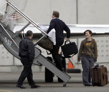 __COUNT__ imágenes de Peter Jackson and family board his private ...