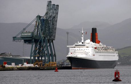 __COUNT__ The QE2 Ocean Liner returns up the Clyde for the very last ...