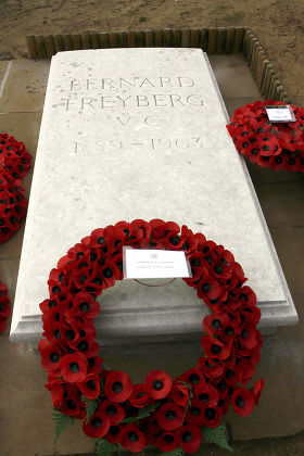 __COUNT__ imágenes de Ceremony to honour Lord Bernard Freyberg, New ...