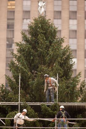 Construction Workers Build Scaffold Around Rockefeller Editorial Stock ...