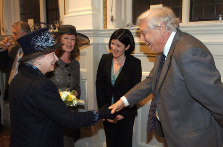 Queen Elizabeth Ii Meets John Simpson Editorial Stock Photo - Stock ...