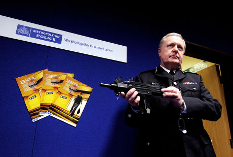 __COUNT__ Metropolitan Police press conference to promote gun amnesty ...