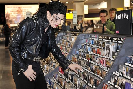 Michael Jackson Lookalike Hmv Oxford Street - Foto de stock de contenido editorial: imagen de ...
