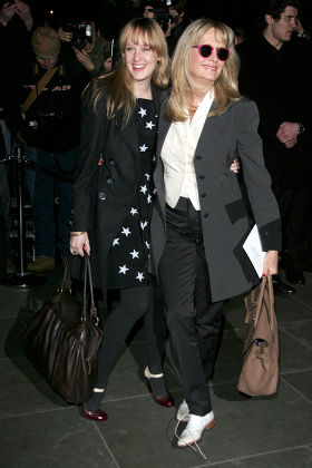Twiggy Lawson Her Daughter Carly Witney Redaktionelles Stockfoto ...
