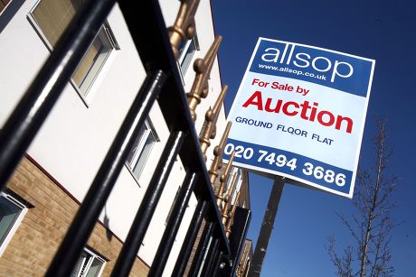 Estate Agents Auction Board Outside Repossessed Editorial Stock Photo ...