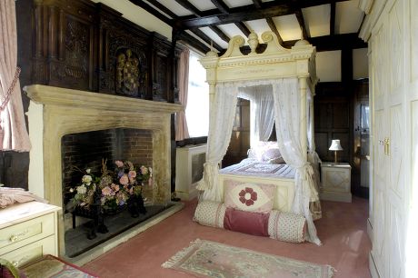 The Magnificent 16th Century 'Rous Lench Court', Worcestershire ...