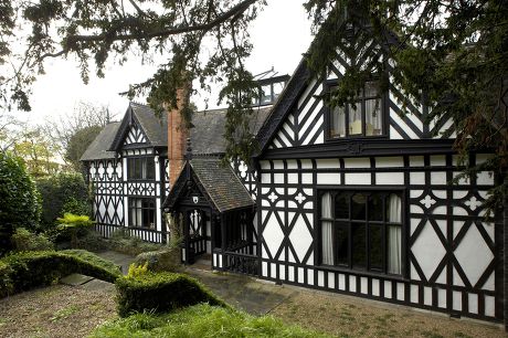 The Magnificent 16th Century 'Rous Lench Court', Worcestershire ...