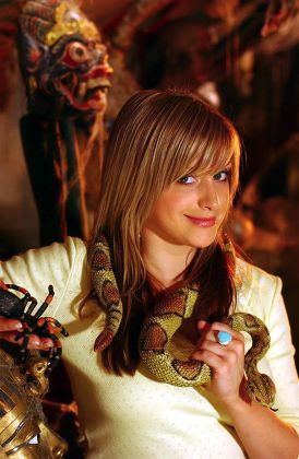 Anna Williamson Tv Presenter Scary Sleepover Editorial Stock Photo ...