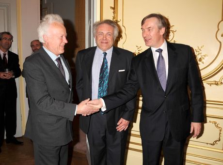 Jonathan Guinness Patrick Guinness Irish Ambassador Editorial Stock ...