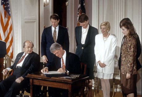 United States President Bill Clinton Signs Editorial Stock Photo ...