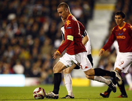 73 Europa Grp: Fulham 1 Roma 1 - 22 Oct 2009 Stock Pictures, Editorial ...