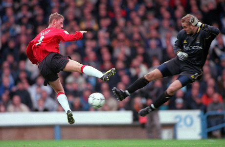 Manchester City v Manchester United - 18 November 2000 Stock Pictures ...