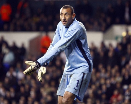Tottenhams Brazilian Goalkeeper Heurelho Gomes Tottenham Editorial ...