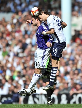 Tottenhams Jonathan Woodgate Newcastles Mark Viduka Editorial Stock ...