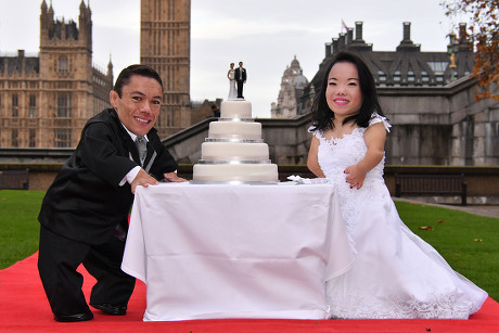 __COUNT__ Shortest married couple in the world, London, UK - 17 Nov ...
