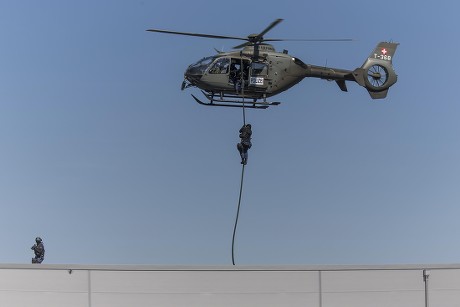 4 Special operations task group Stock Pictures, Editorial Images and ...