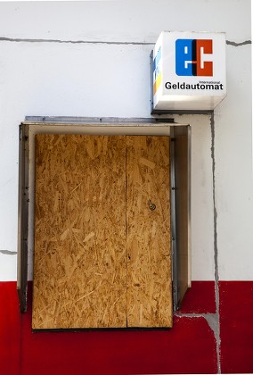 250 Bank tellers Stock Pictures, Editorial Images and Stock Photos ...