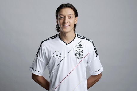 500 Football player portrait footballer footballers Stock Pictures ...