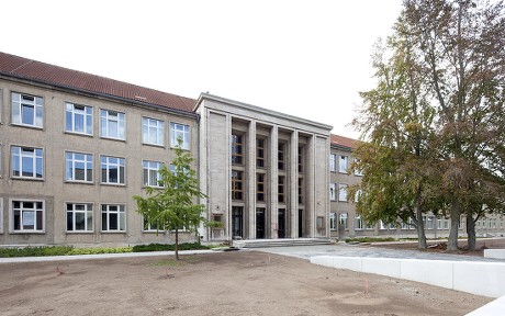 1,000 Exteriors of the school building Stock Pictures, Editorial Images ...