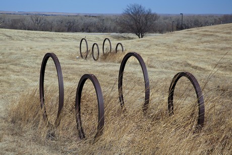 Wagon Wheel Sculptures Original Wagon Wheel Editorial Stock Photo ...