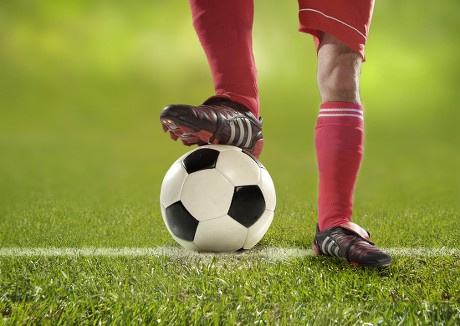 250 Foot footballer footballers player football Stock Pictures ...