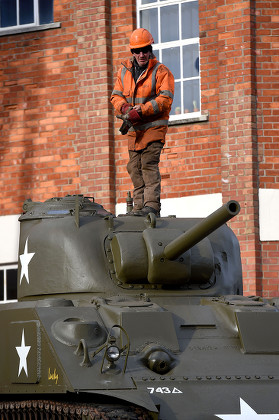 World War 2 Sherman Tank Lifted - Foto de stock de contenido editorial ...