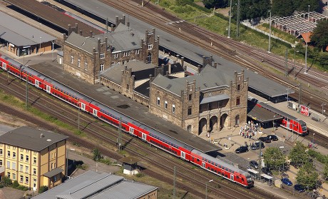 75 Elevated railroad stations Stock Pictures, Editorial Images and ...
