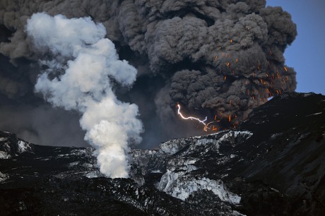 29 Explosive flash Stock Pictures, Editorial Images and Stock Photos ...