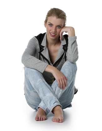 250 Seated sitting sitting down Stock Pictures, Editorial Images and ...