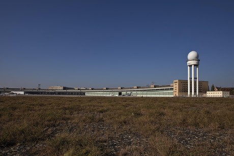 12 Airfield hangar building Stock Pictures, Editorial Images and Stock ...