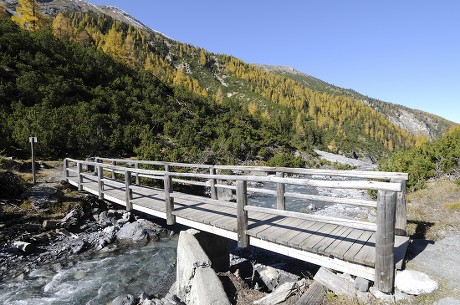 35 Fall river pass Stock Pictures, Editorial Images and Stock Photos ...