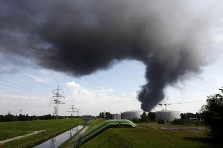 2 Heavy steam fumes Stock Pictures, Editorial Images and Stock Photos ...
