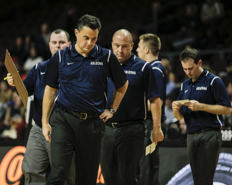 imágenes de NCAA Men's Basketball Continental Tire Invitational Arizona ...