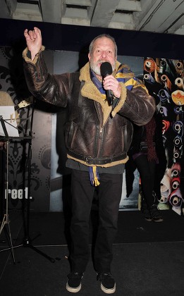 Berwick Street Market Christmas Lights Stock Pictures, Editorial Images ...
