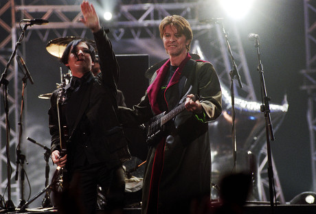 1999 Brit Awards Held London Arena Editorial Stock Photo - Stock Image ...