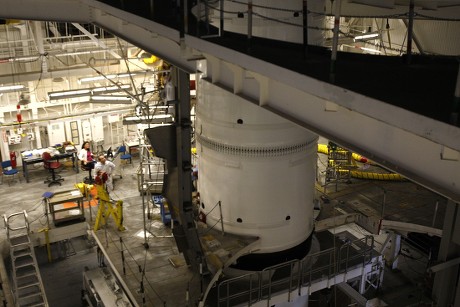 Ares I-x Nasa's Latest Test Rocket Sits On the Mobil Launch Platform ...