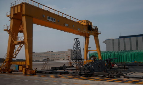 47 Dry dock crane Stock Pictures, Editorial Images and Stock Photos ...