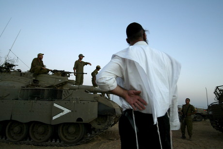 Ultra Orthodox Jew Watches Israeli Defence Editorial Stock Photo ...