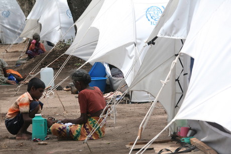 Civilian Refugees Find Temporary Shelter Tents Editorial Stock Photo ...