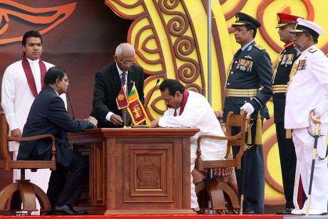 Sri Lankan President Mahinda Rajapaksa Assisted Editorial Stock Photo ...