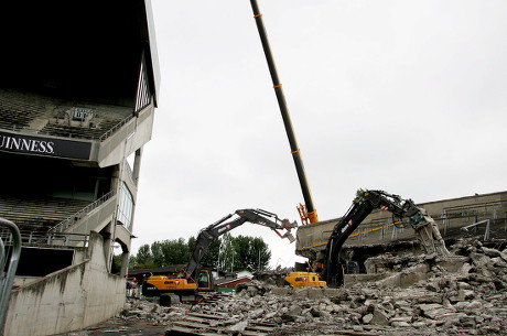 55 Demolition diggers Stock Pictures, Editorial Images and Stock Photos ...