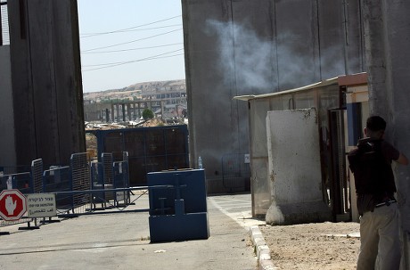 Israeli Security Guard His Weapon Pointed Editorial Stock Photo - Stock ...