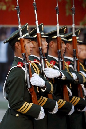 __COUNT__ imágenes de China Paramilitary Police Arms Tiananmen - Nov ...