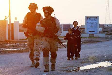 Iraq Us Troops - Feb 2004 Stock Pictures, Editorial Images and Stock ...