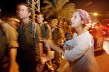 Settlers React Israeli Soldiers March Into Editorial Stock Photo ...