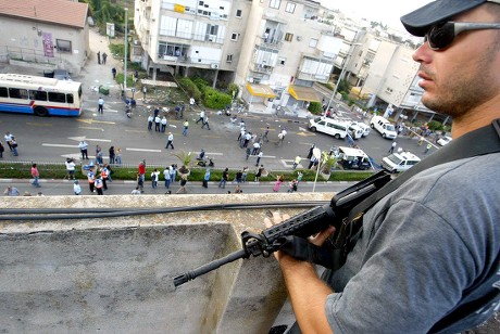 Israeli Police Officer Guards Area Bus Editorial Stock Photo - Stock ...