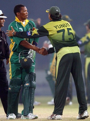 Pakistan Cricket - Oct 2007 Stock Pictures, Editorial Images and Stock ...