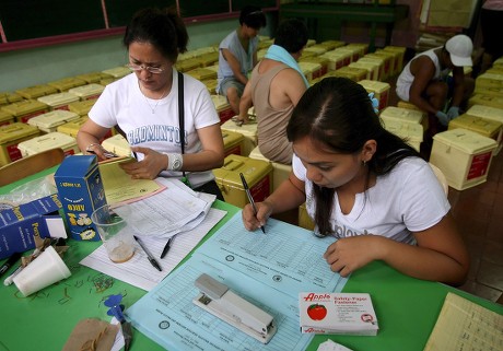 Filipino Election Officers Prepare Election Paraphernalia Editorial ...